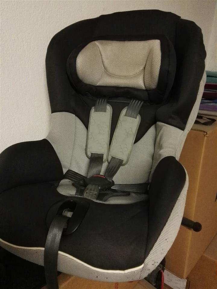 СЕДИШТЕ ЗА ВО КОЛА Chicco Isofix Скопjе